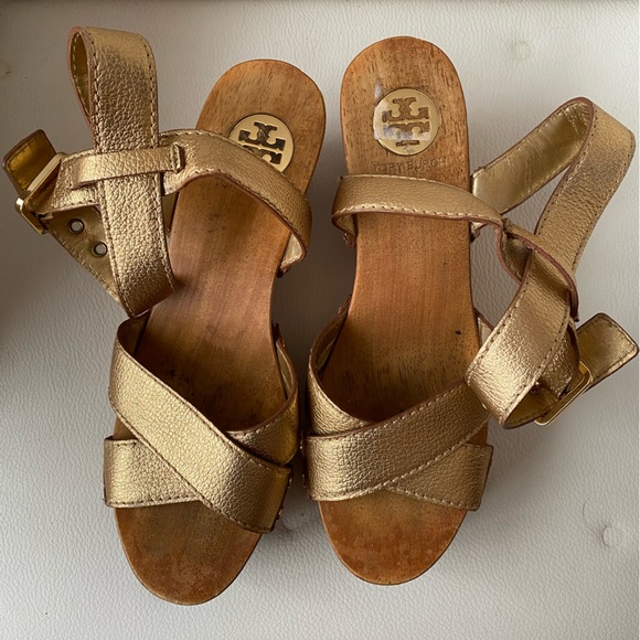 tony burch | Shoes | Tony Burch Risley Gold Wooden Wedge Sandals 75 ...